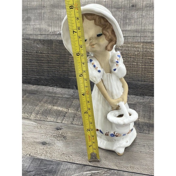 Unmarked | Accents | Vintage Porcelain Pottery Bonnet Girl Figurine ...